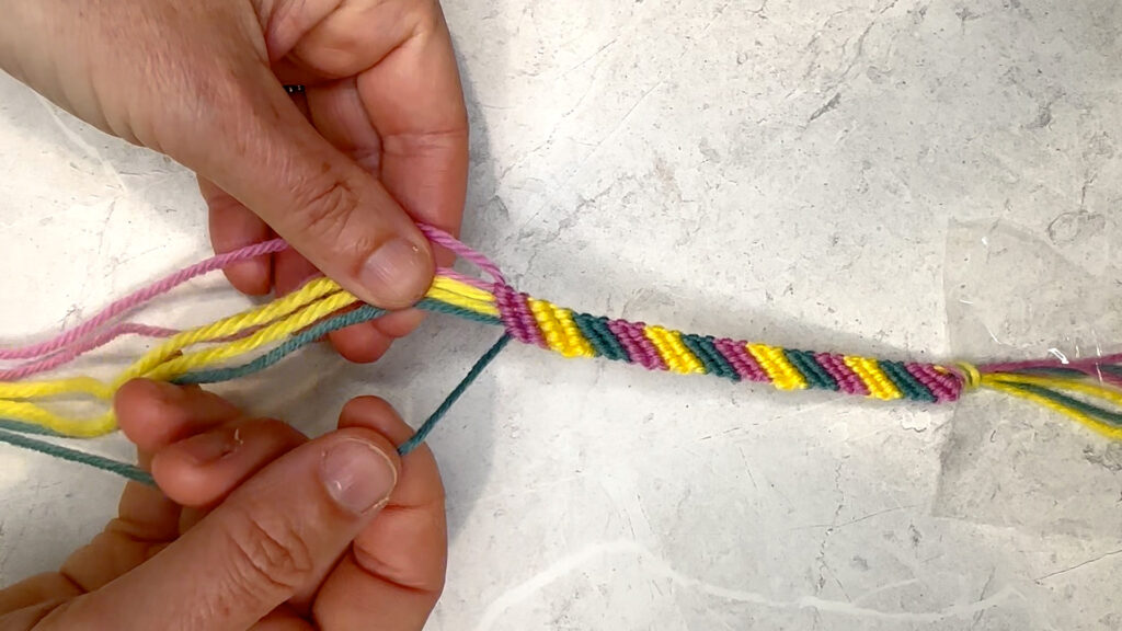 Hvordan lage vennskapsarmbånd